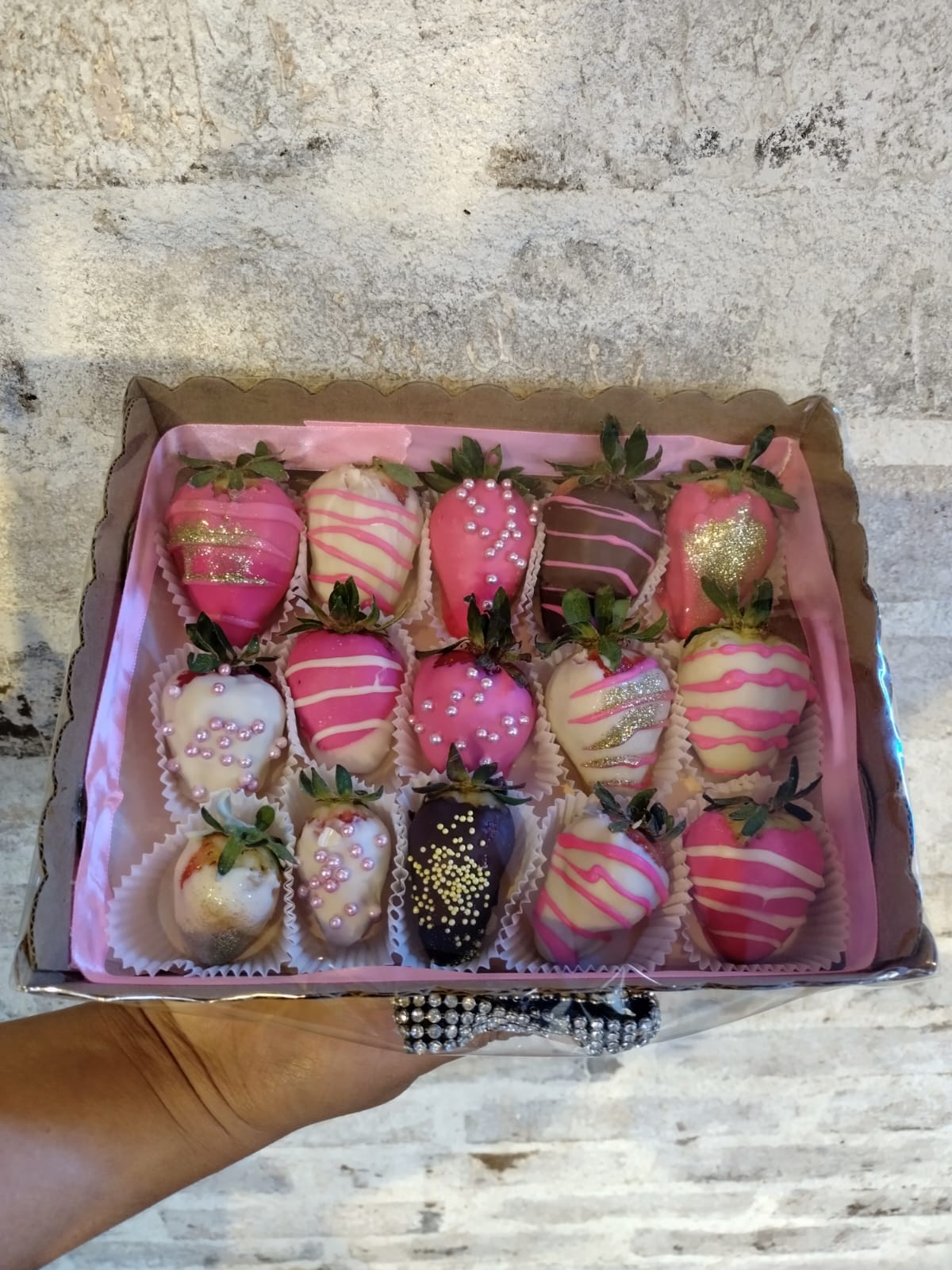 Caja de Deliciosas Fresas Chocolatadas Decoradas – Arreglos Florales ...